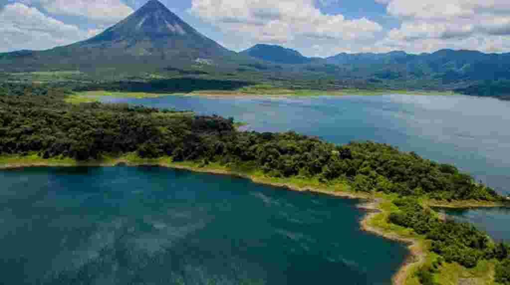 Costa Rica Adventure: Volcanoes, Jungles and Beaches Tour with 10 ...